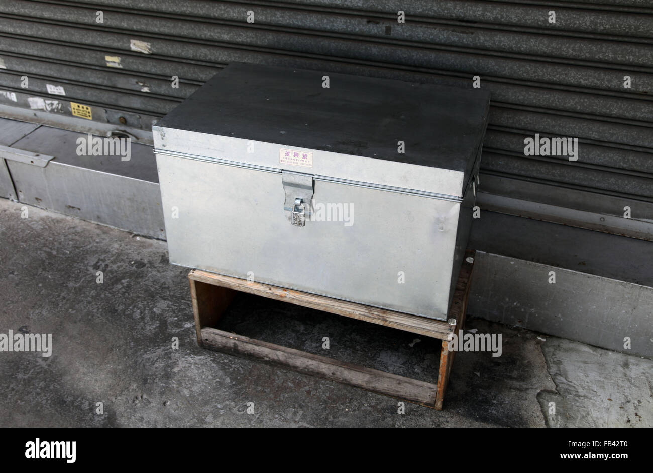 It's a photo of a closed box in metal. It stands in the street on the ...