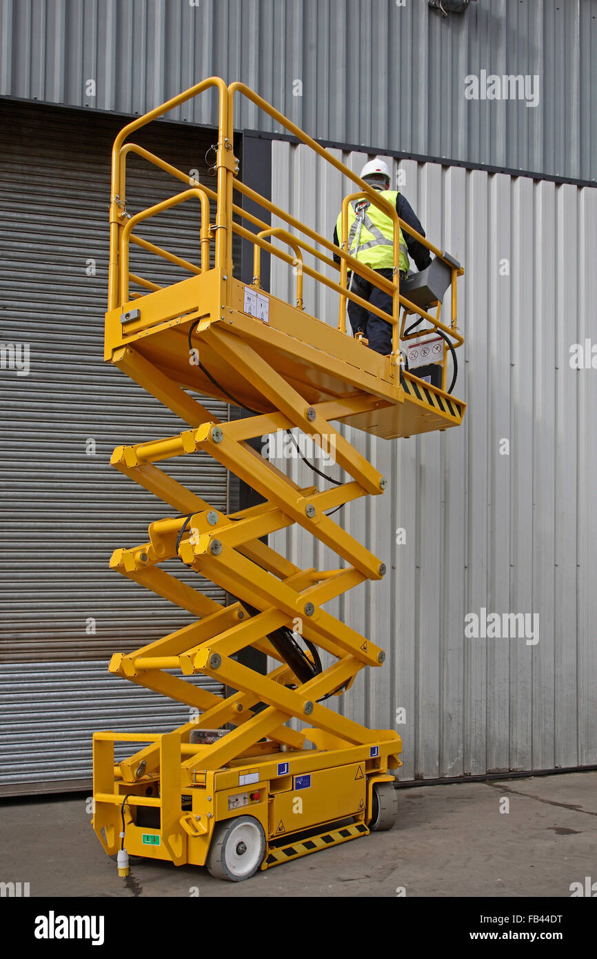 Scissor lift hi-res stock photography and images - Alamy