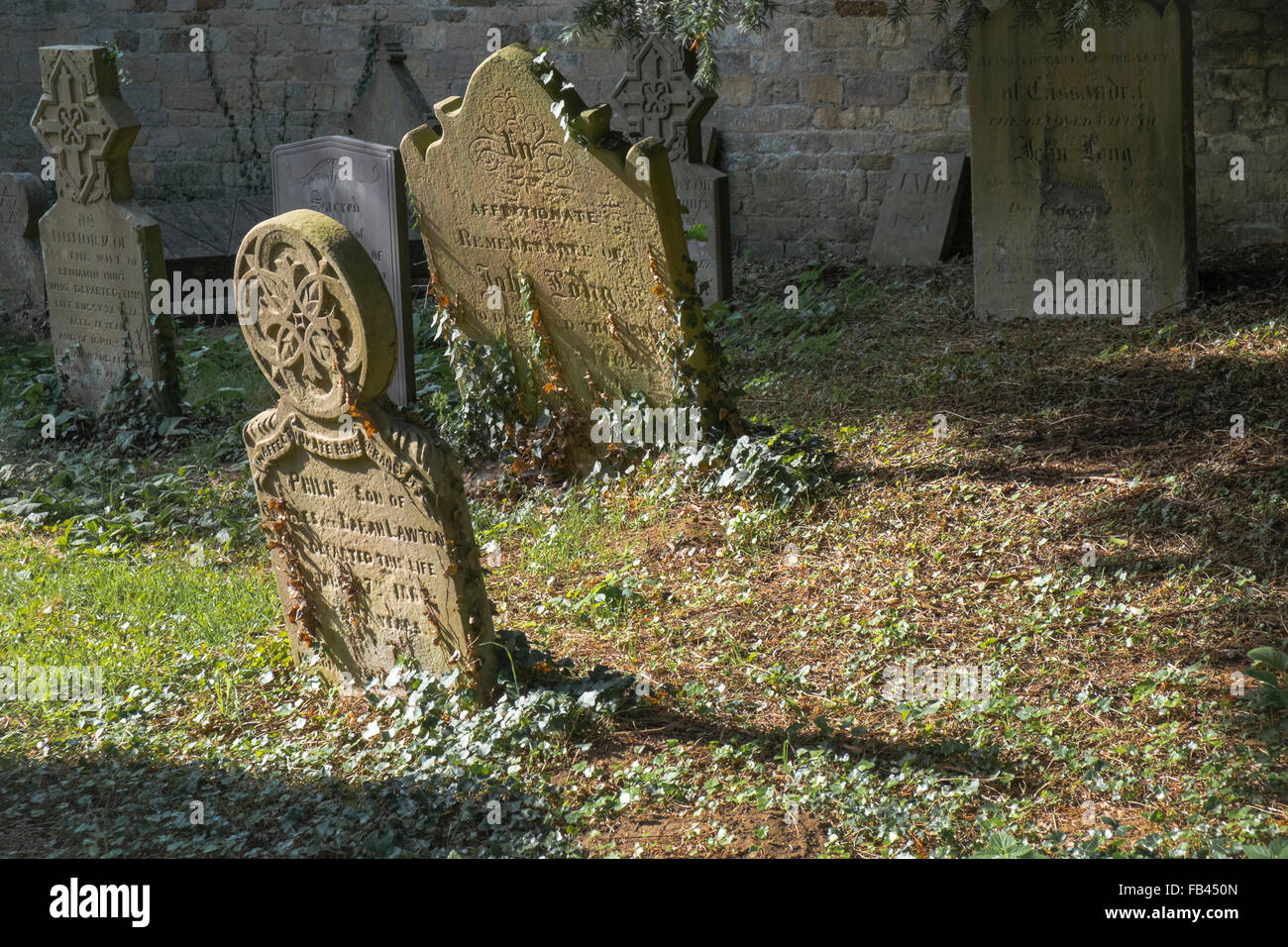 Old gravestone headstone hi-res stock photography and images - Alamy