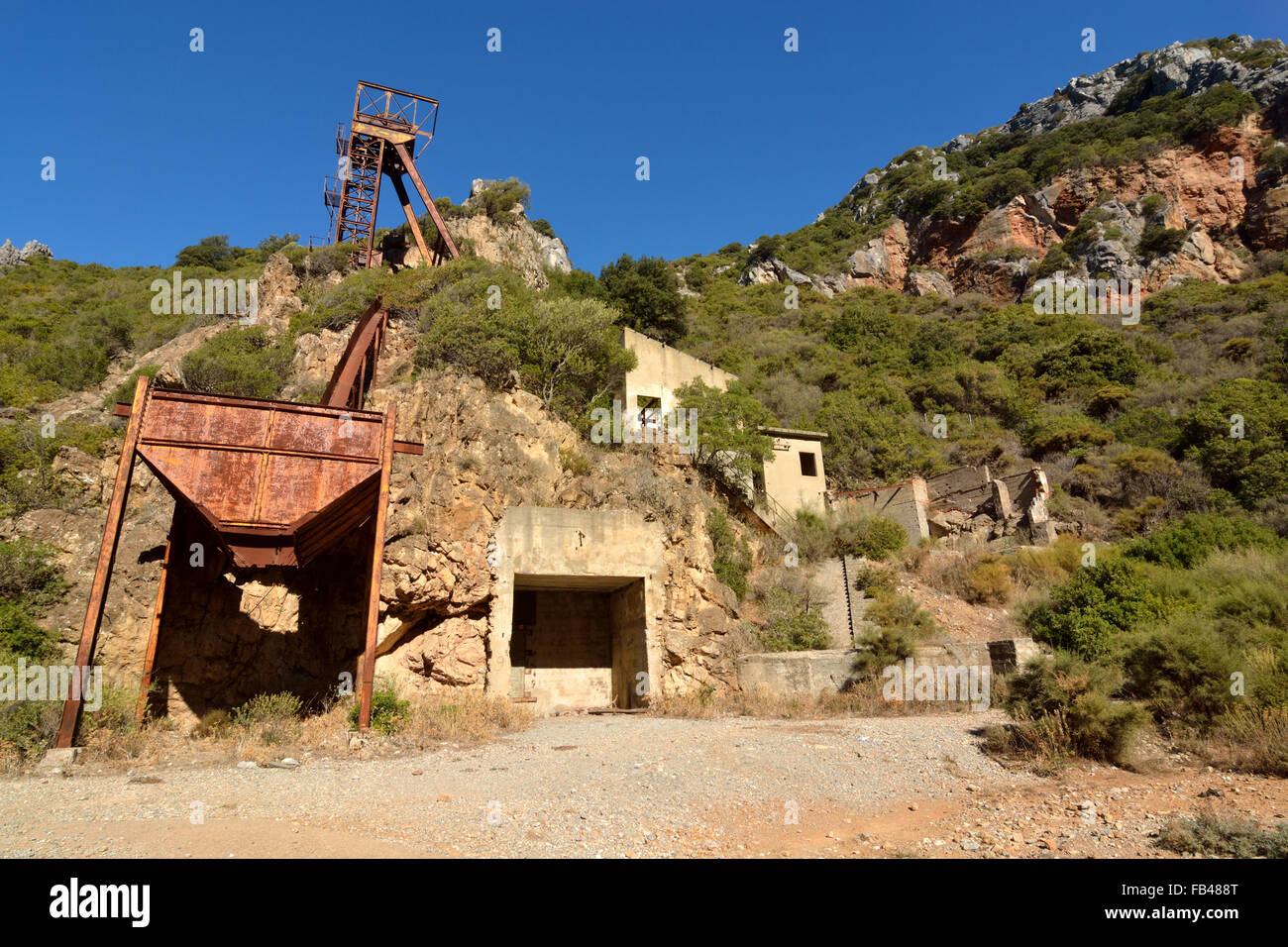 Old abandoned coal mine tunnel hi-res stock photography and images - Alamy