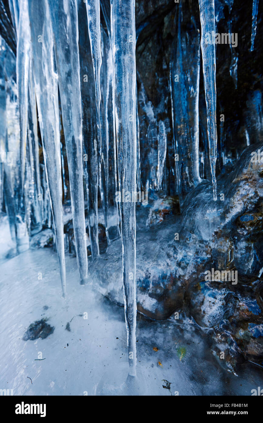 Hanging icycles hi-res stock photography and images - Alamy