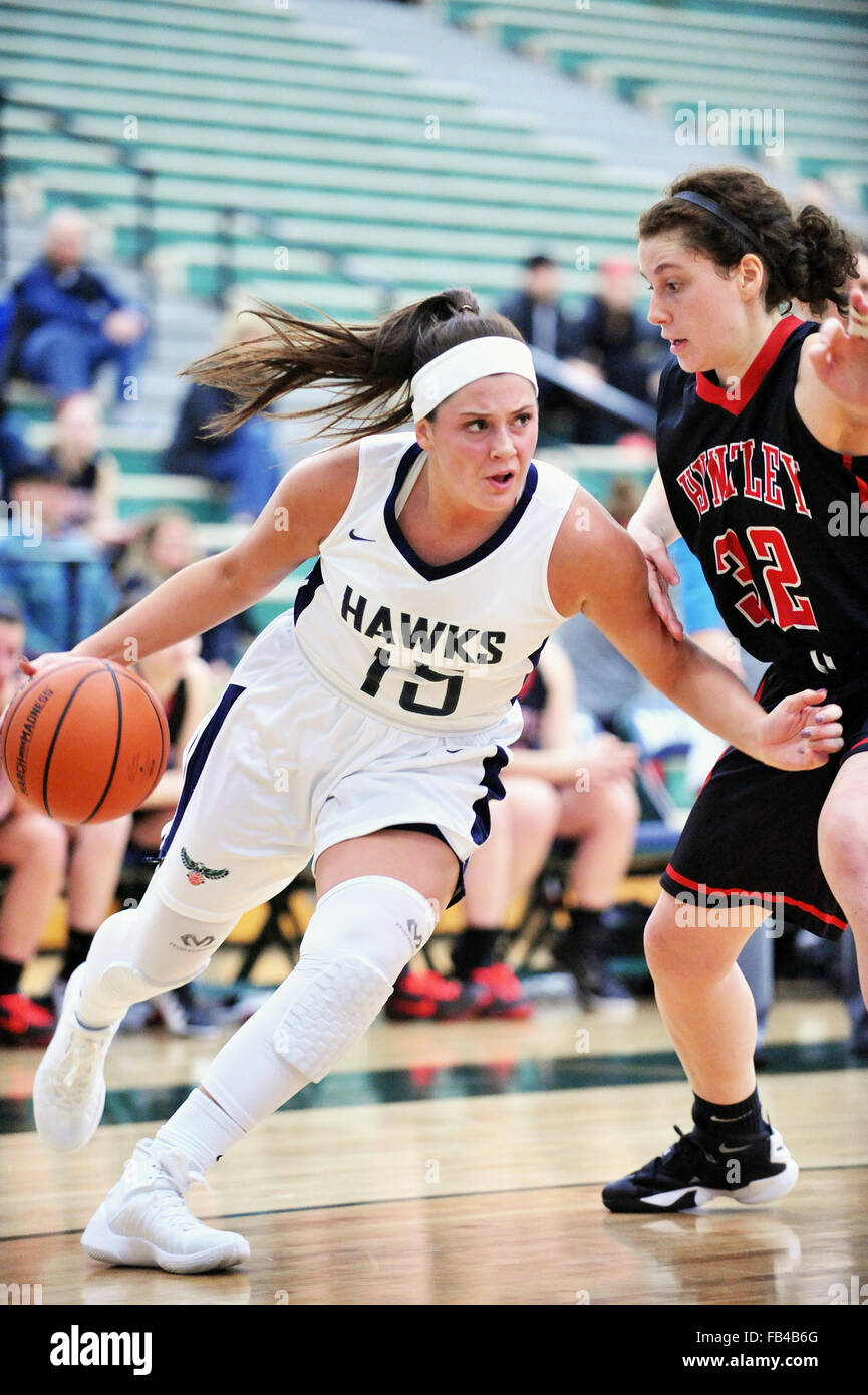 Player protecting the ball as she drives the baseline toward her ...