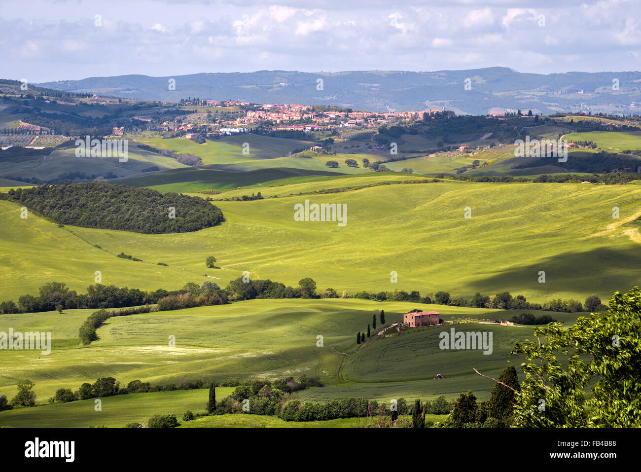 Sunlight dancing across the fields of Tuscany Stock Photo - Alamy