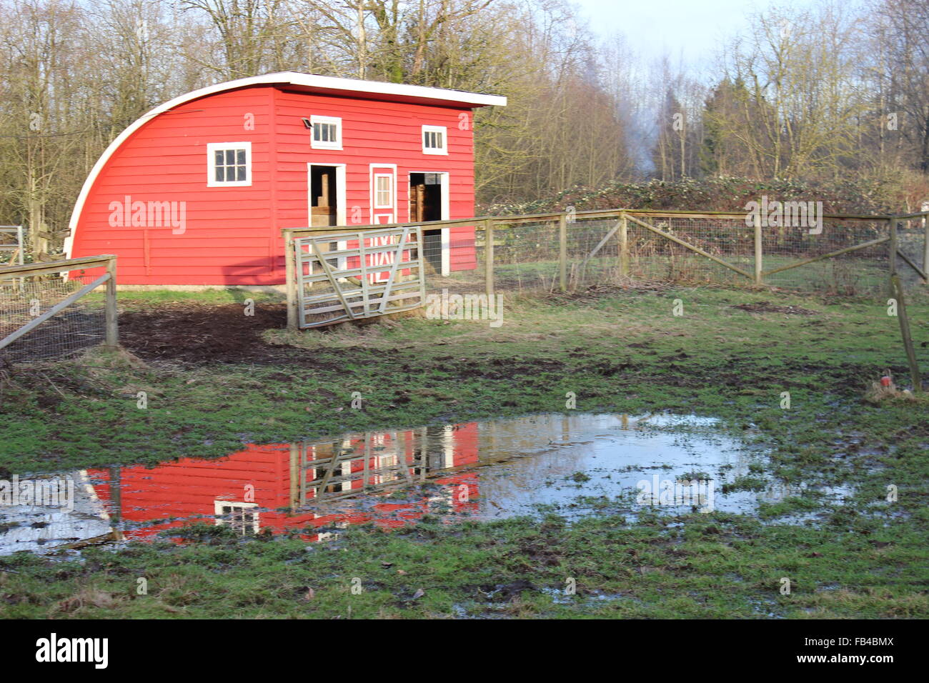 Classic red barn hi-res stock photography and images - Alamy