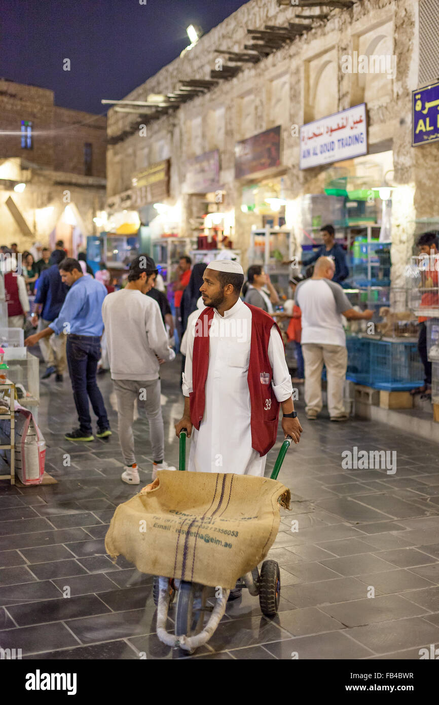 Qatari man hi-res stock photography and images - Alamy
