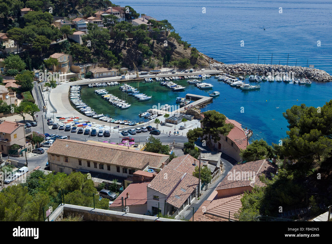 Ensues hi-res stock photography and images - Alamy