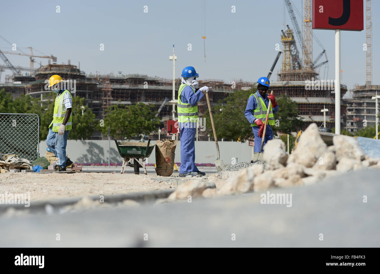 Qatar construction workers stadium hi-res stock photography and images ...