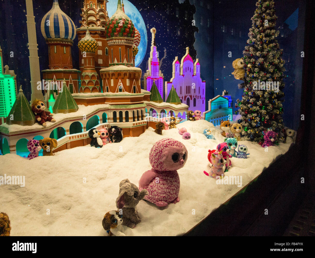 Hamleys christmas window display hi-res stock photography and images ...