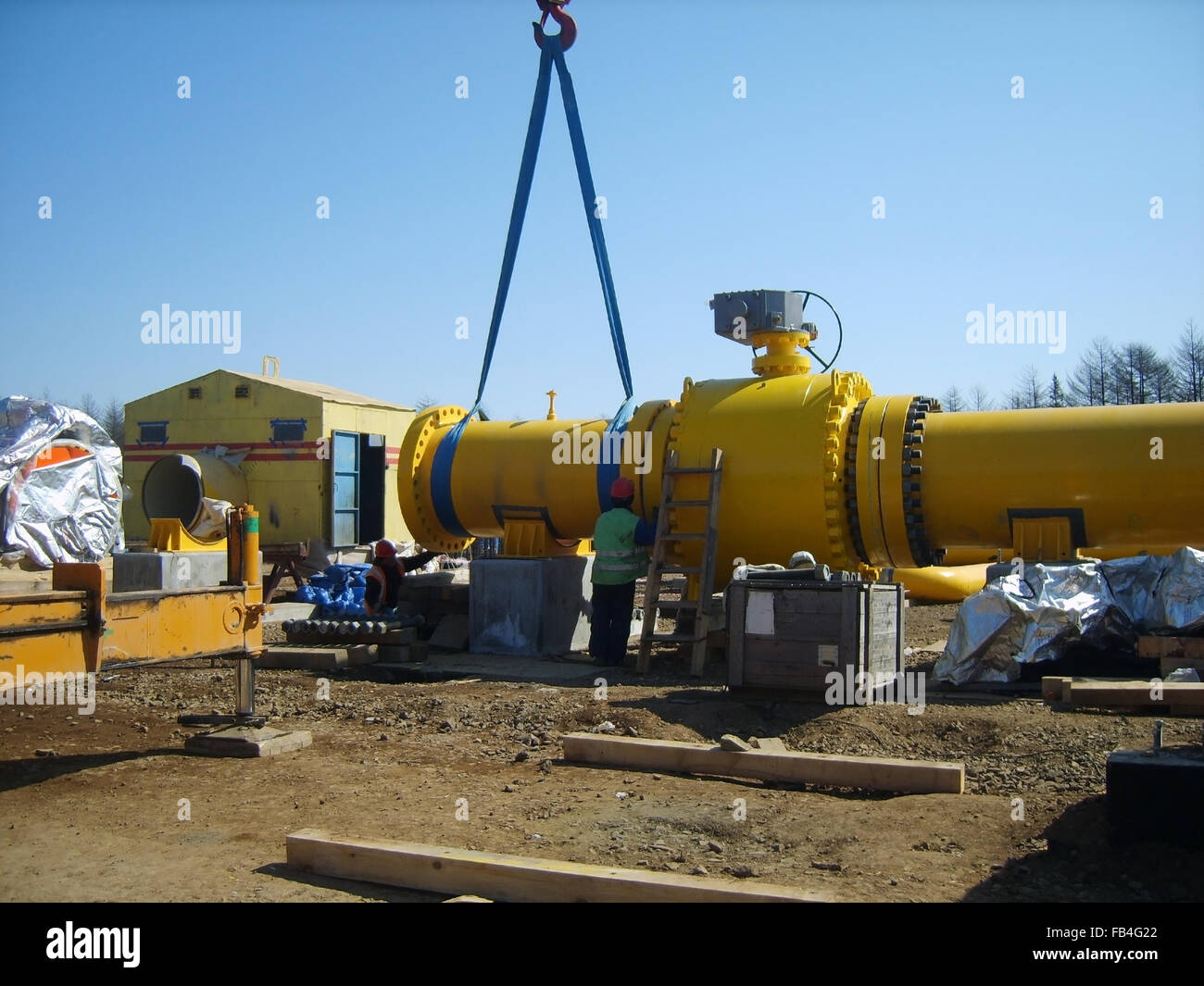 White line oil platform in hi-res stock photography and images - Alamy