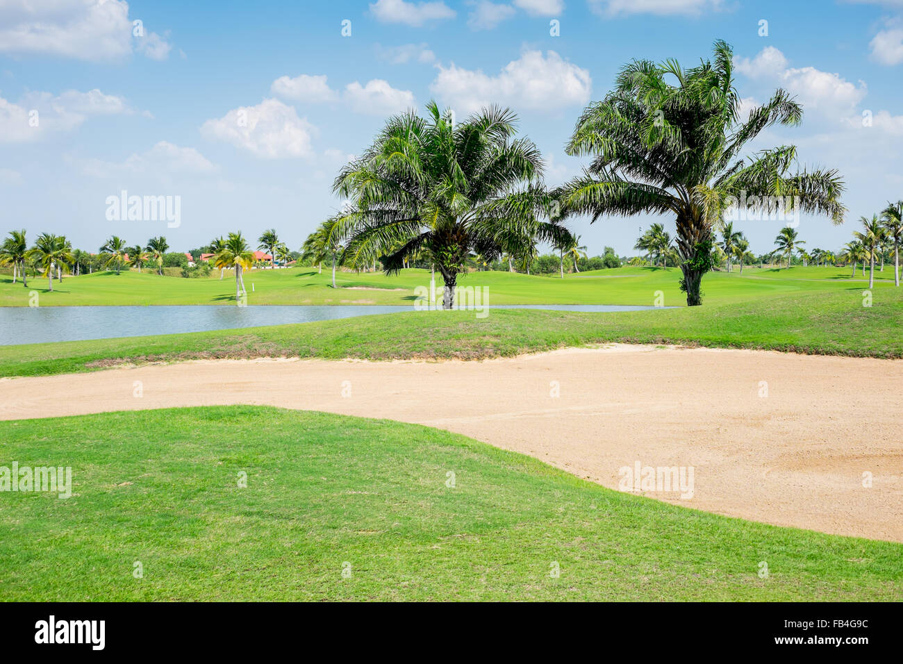 Beautiful golf course in Thailand - good fairway, great green, best ...