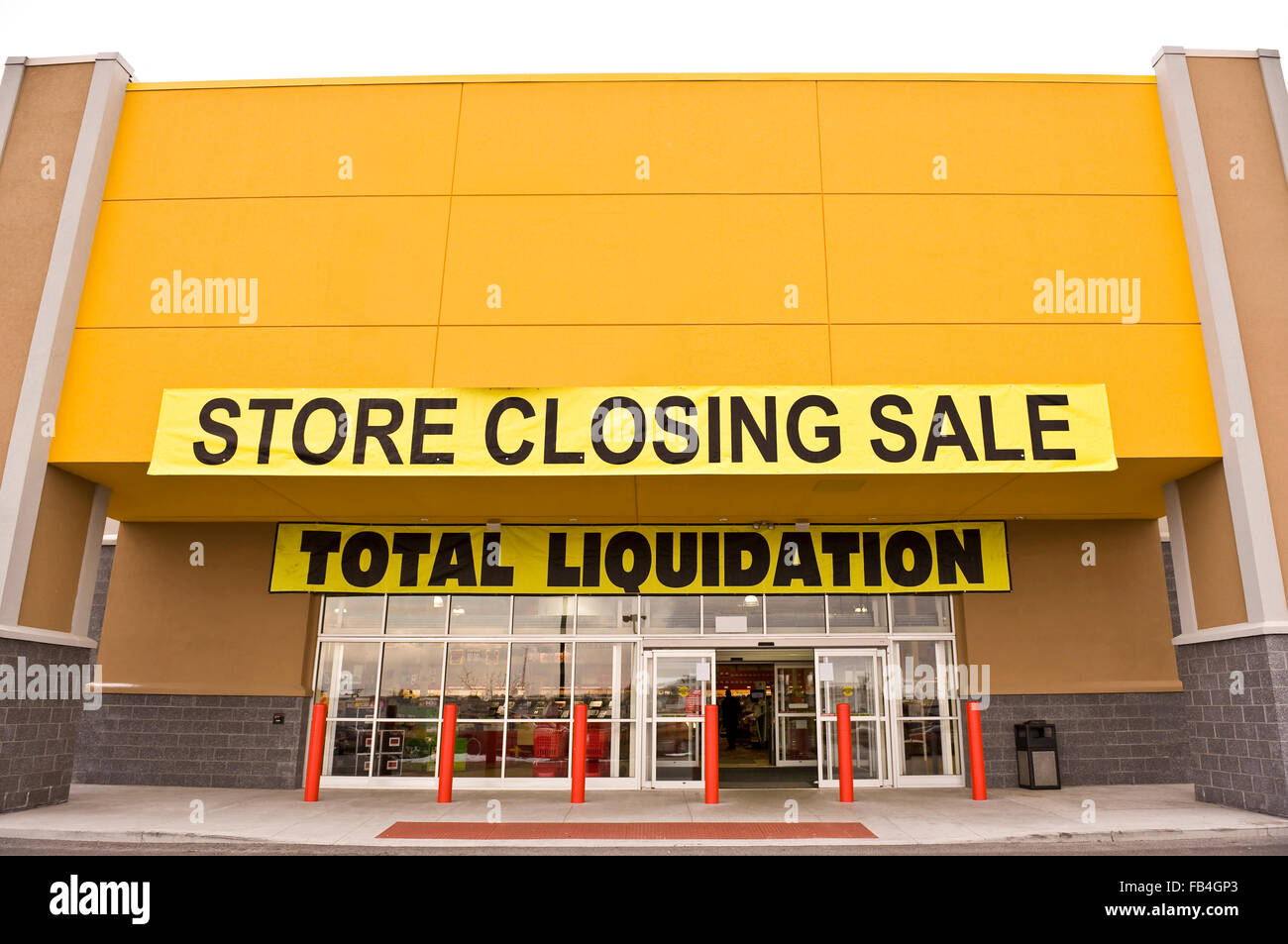 Store Closing With a Yellow Store Front Stock Photo - Alamy