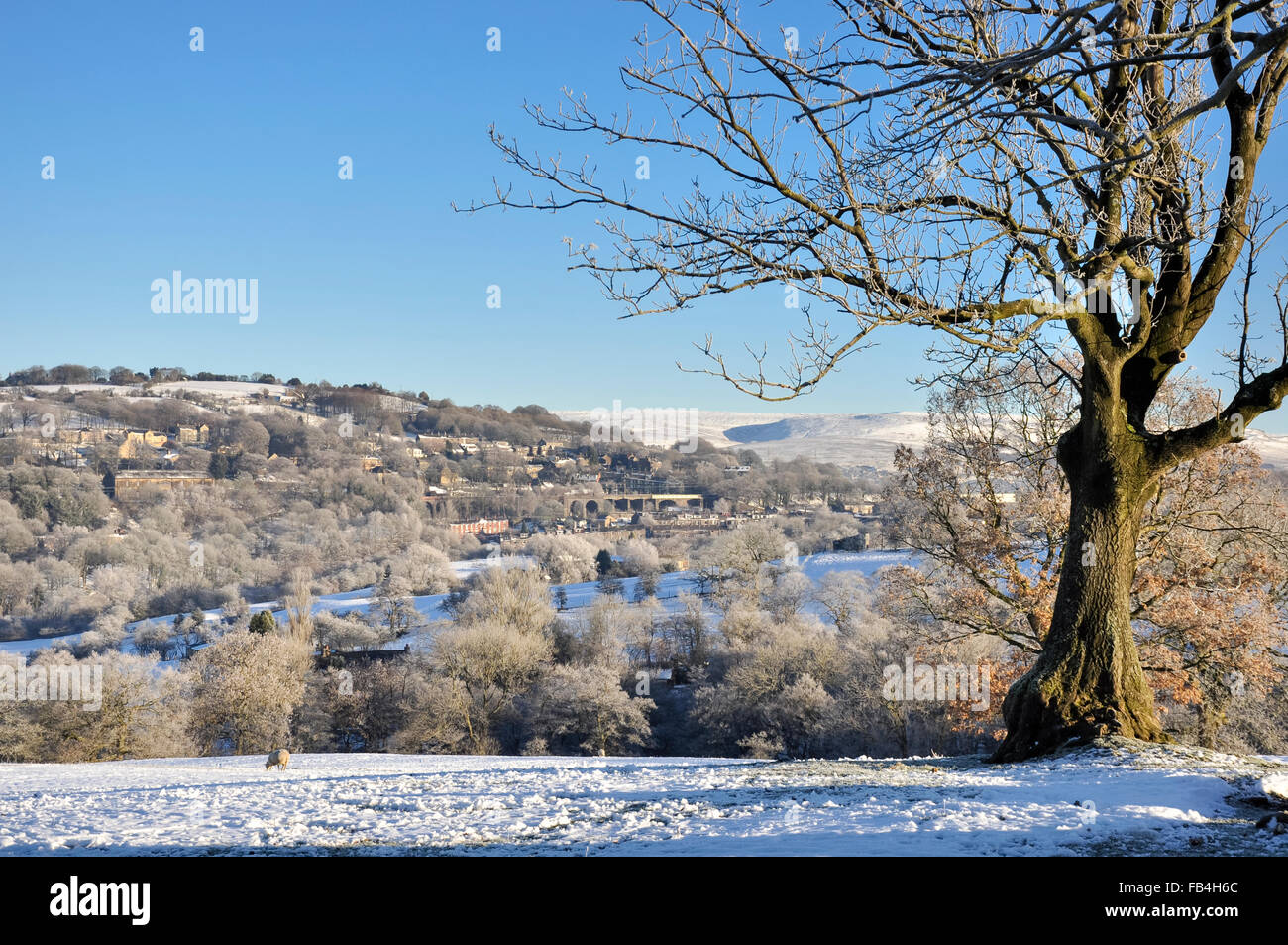 English village landscape hi-res stock photography and images - Alamy