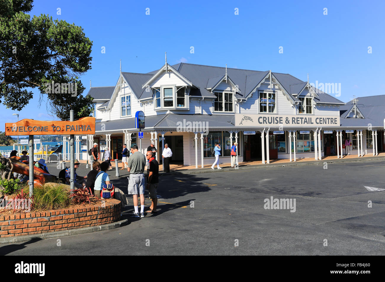 Welcome sign near the Cruise & Retail Centre at Paihia, Bay of Islands ...