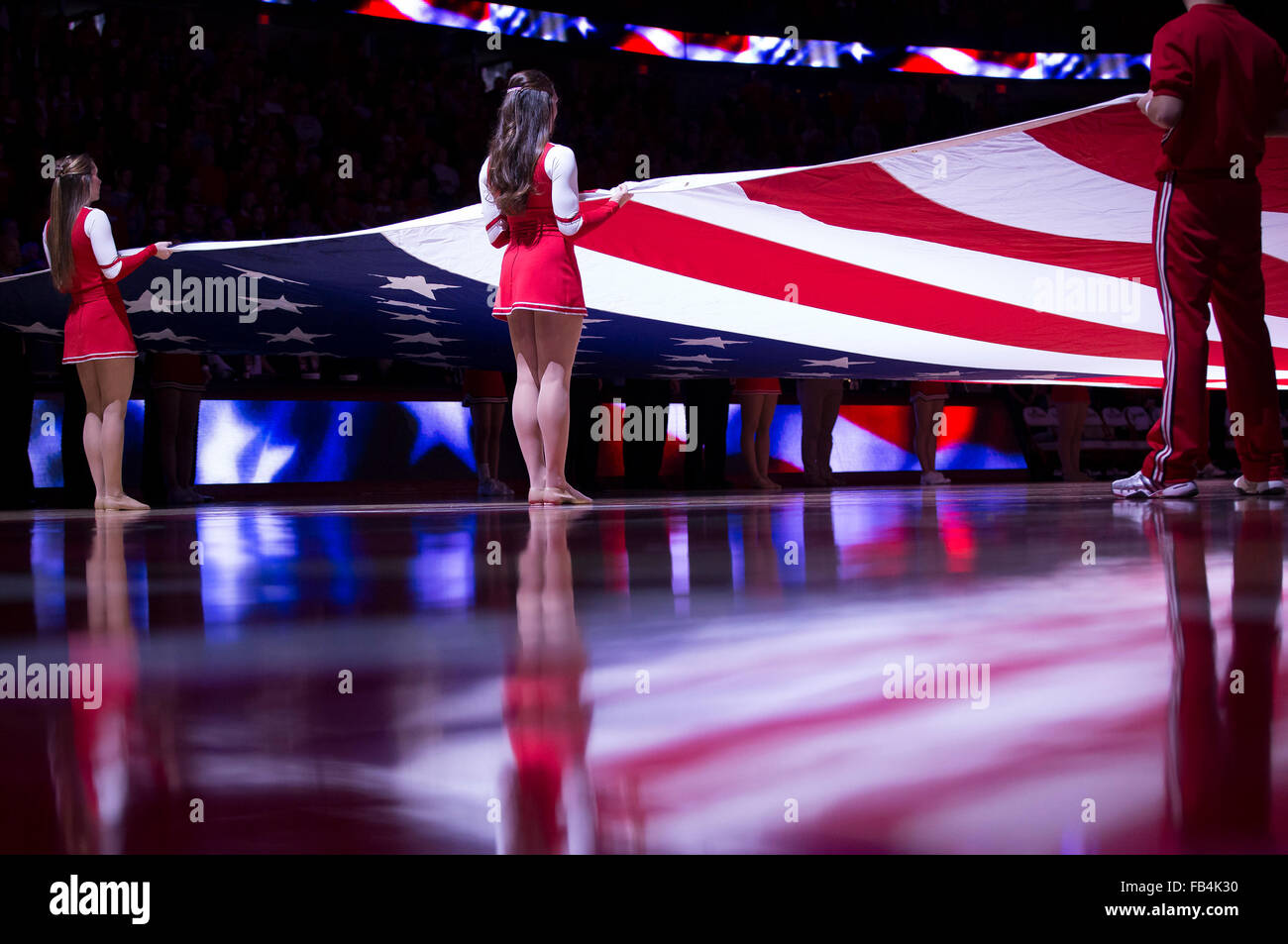 Cheerleaders american flag hi-res stock photography and images - Alamy