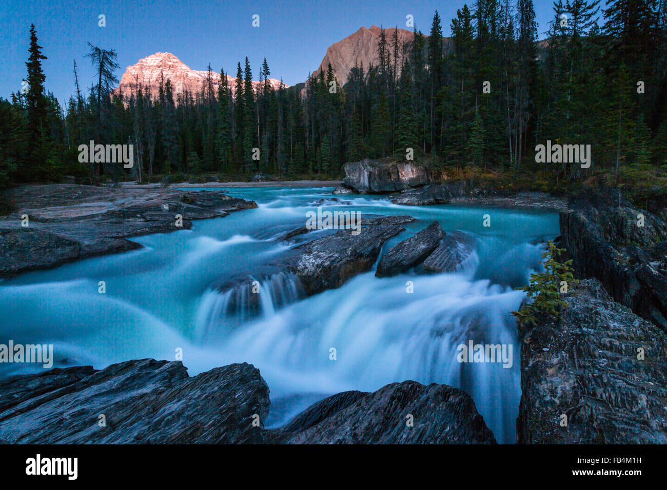 Kicking Horse River, Waterfall, Yoho Nationalpark, British Columbia ...