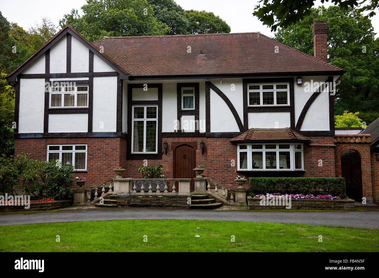 Typical english home Stock Photo - Alamy