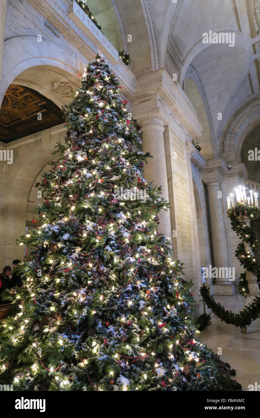 Public xmas display hi-res stock photography and images - Alamy