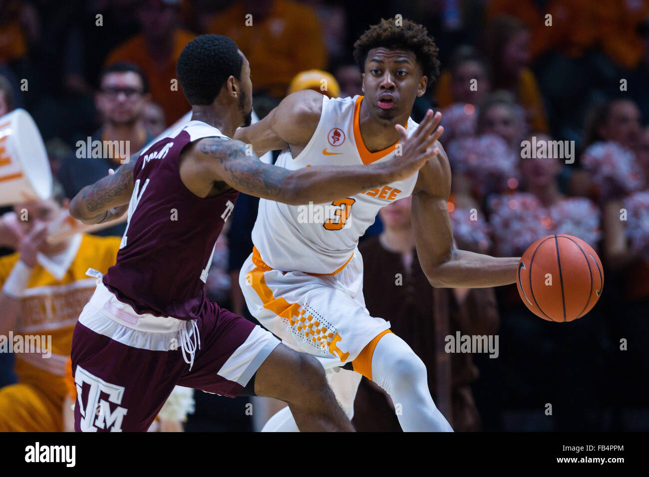 January 9, 2016: Robert Hubbs III #3 of the Tennessee Volunteers looks ...