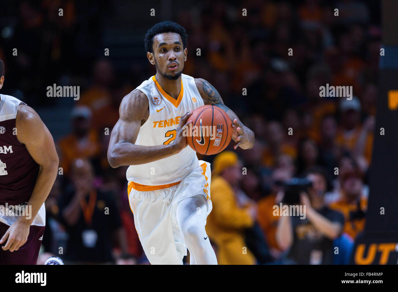 January 9, 2016: Derek Reese #23 of the Tennessee Volunteers brings the ...