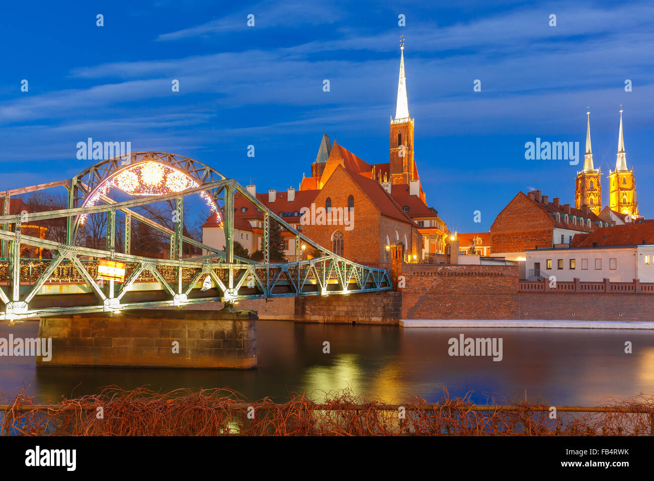 Tumski Bridge at night in Wroclaw, Poland Stock Photo - Alamy