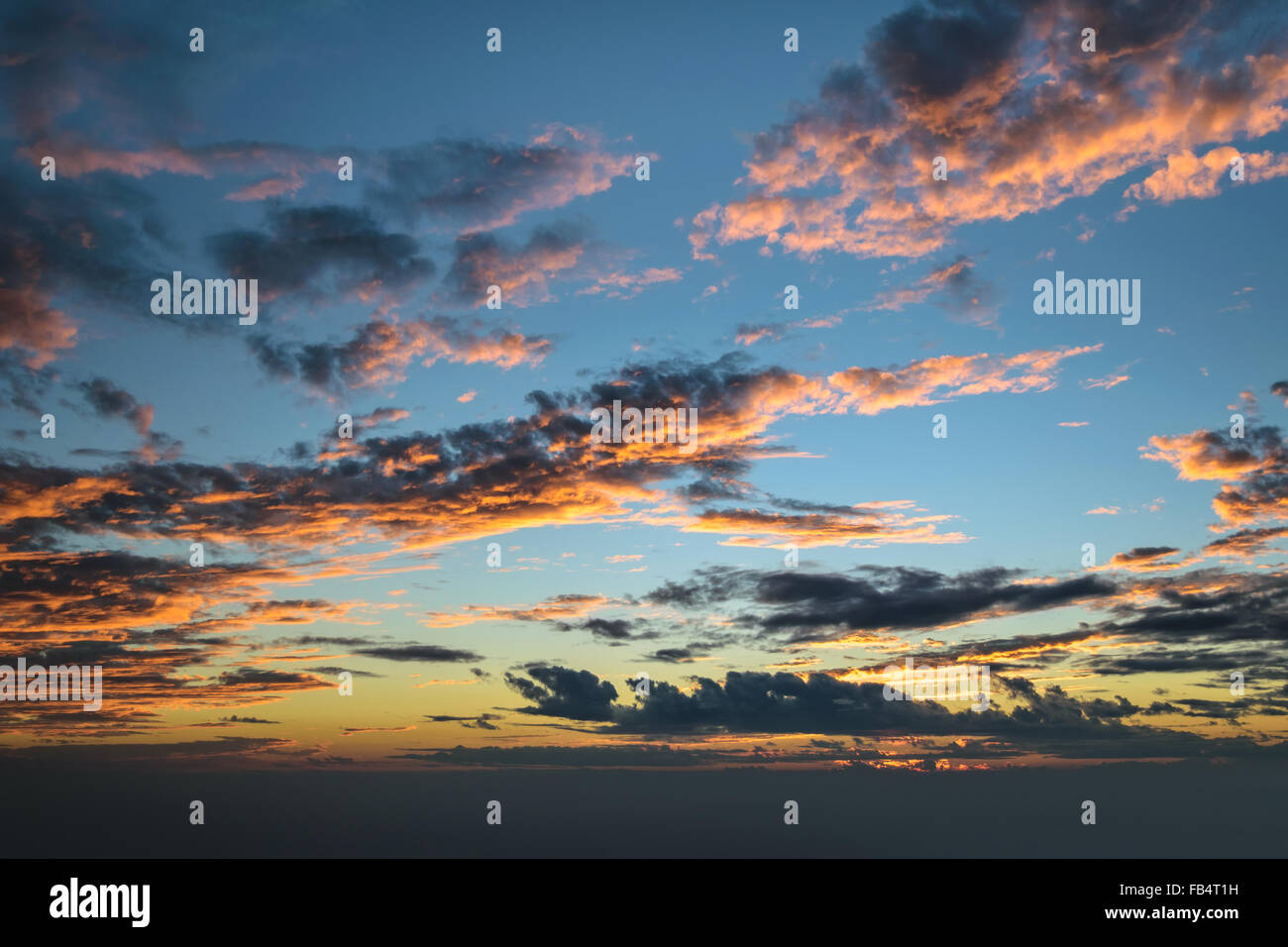 Sky sunset dramatic cloud hi-res stock photography and images - Alamy