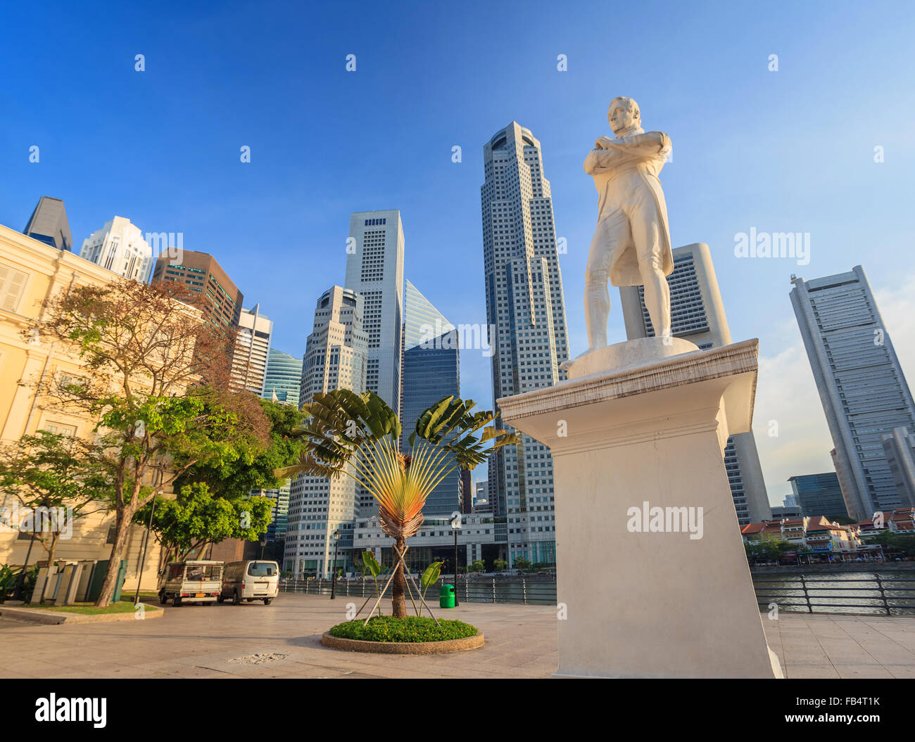 Raffles statue sir stamford raffles hi-res stock photography and images - Alamy