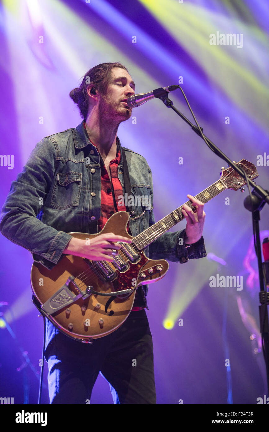 Hozier guitar hi-res stock photography and images - Alamy