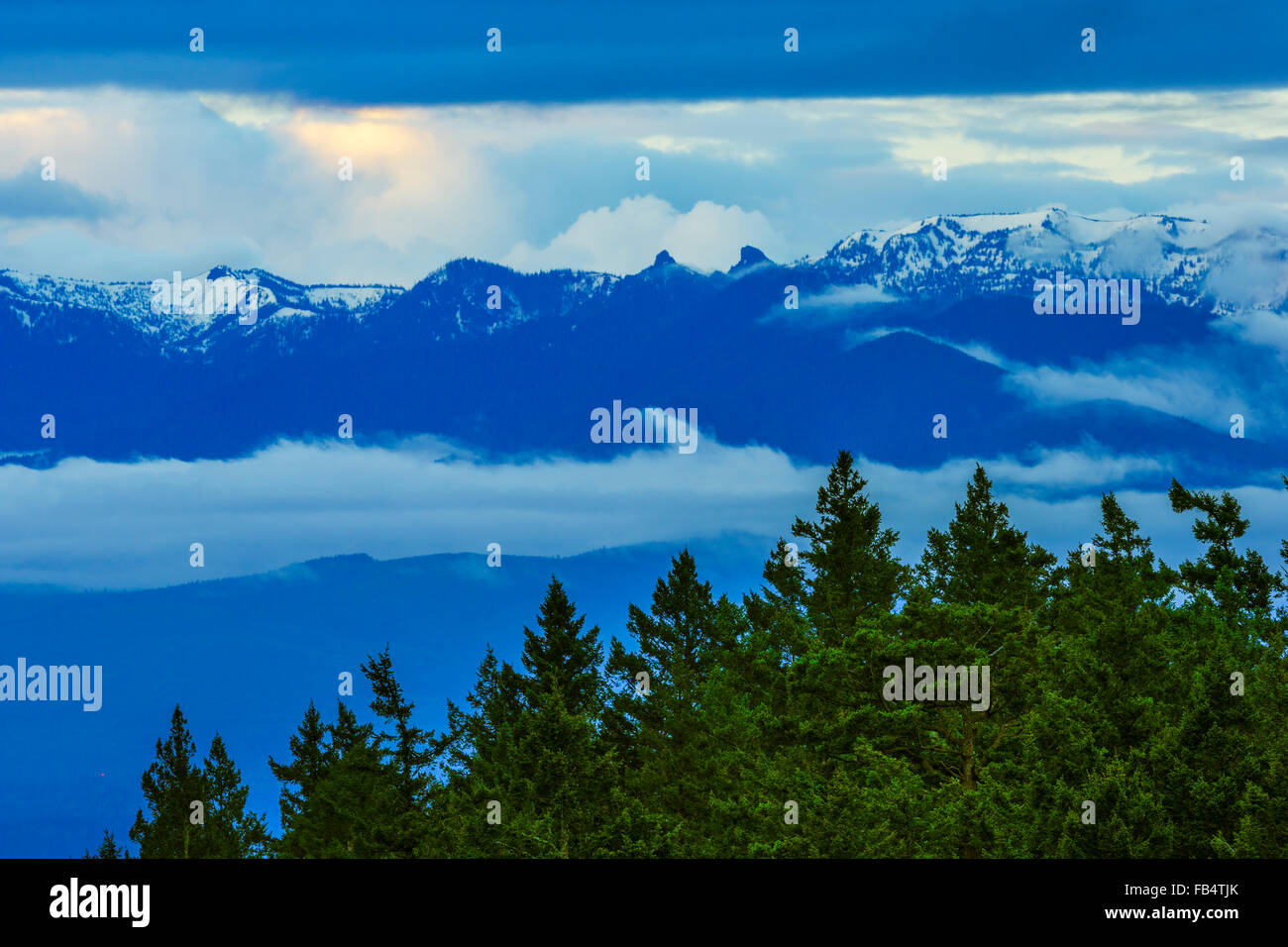 Olympic Range seen fron Vancouver Island Stock Photo - Alamy