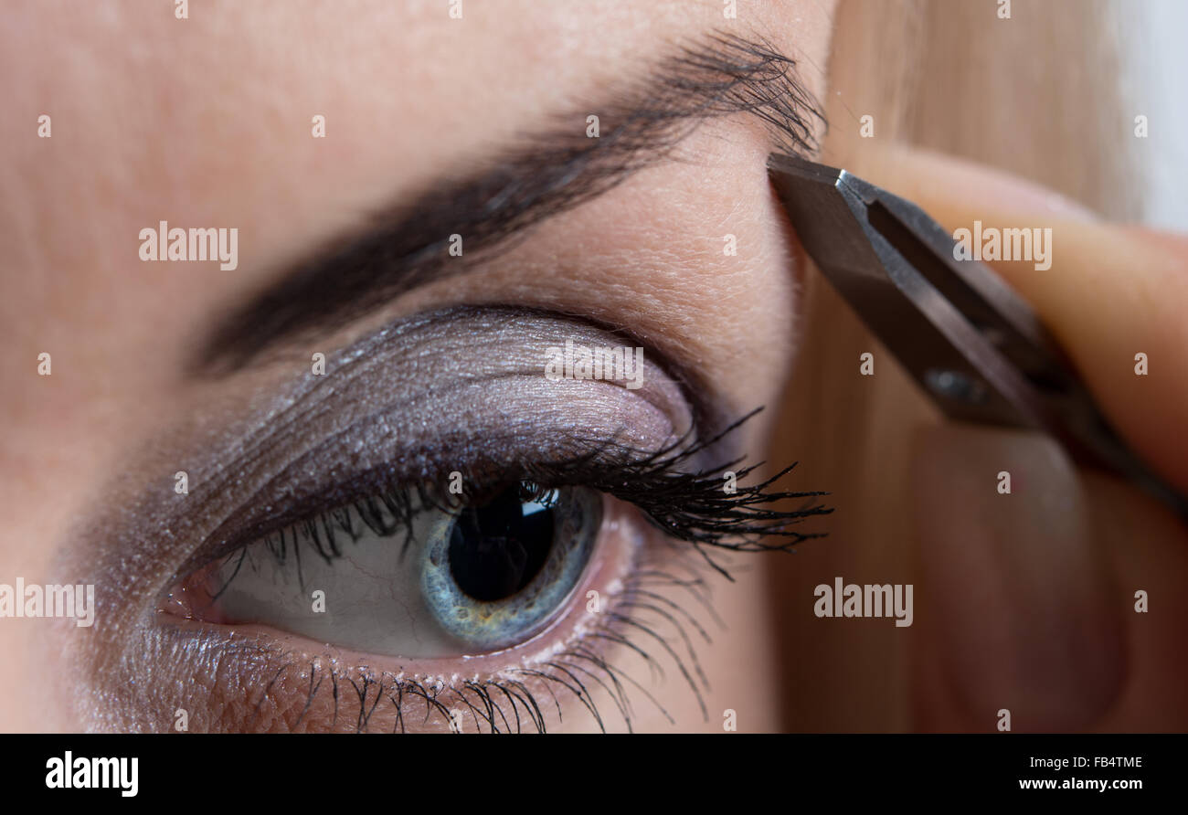 nice girl pluck her eyebrows Stock Photo - Alamy
