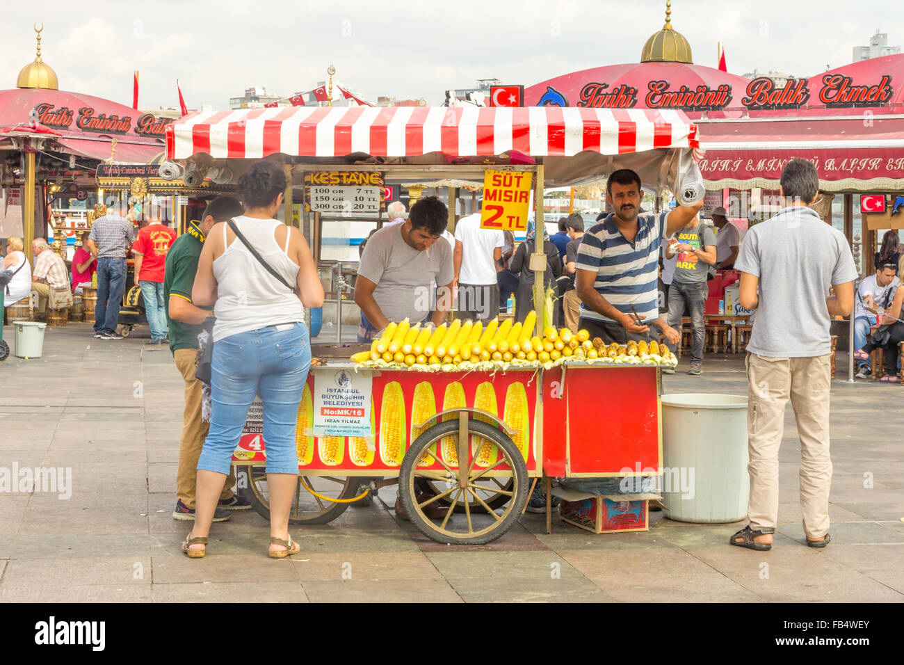 STreet cart in Istanbul, Turkey selling corn on the cob Stock Photo - Alamy