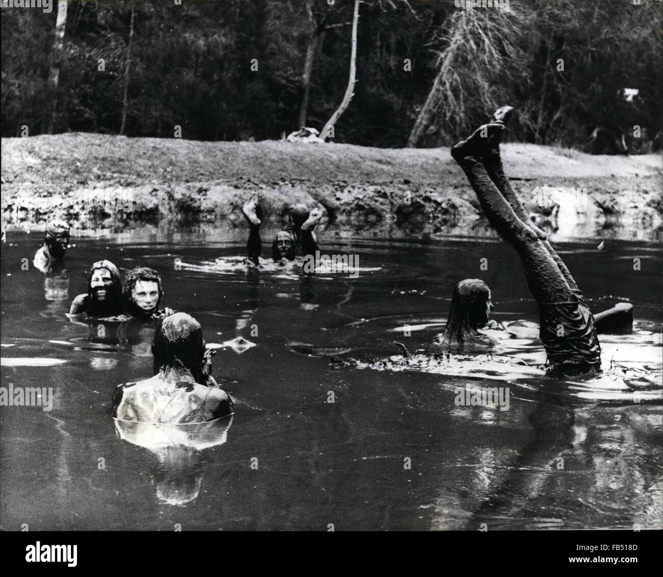 Mudlarks hi-res stock photography and images - Alamy