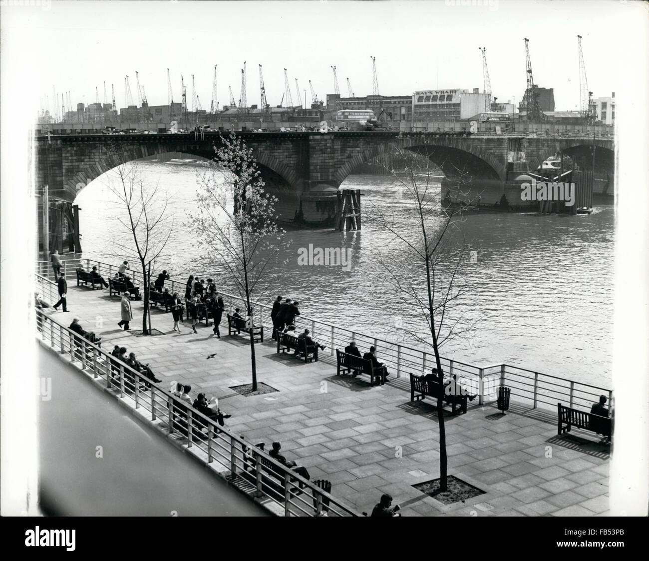 1972 - London Bridge Goes The difficult of unbuilding'' a bridge seem ...