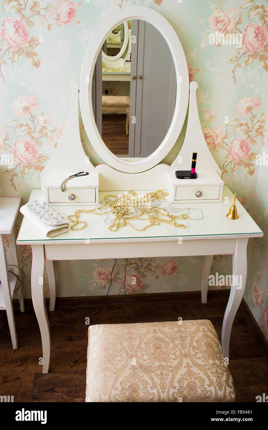 Boudoir wallpaper hi-res stock photography and images - Alamy