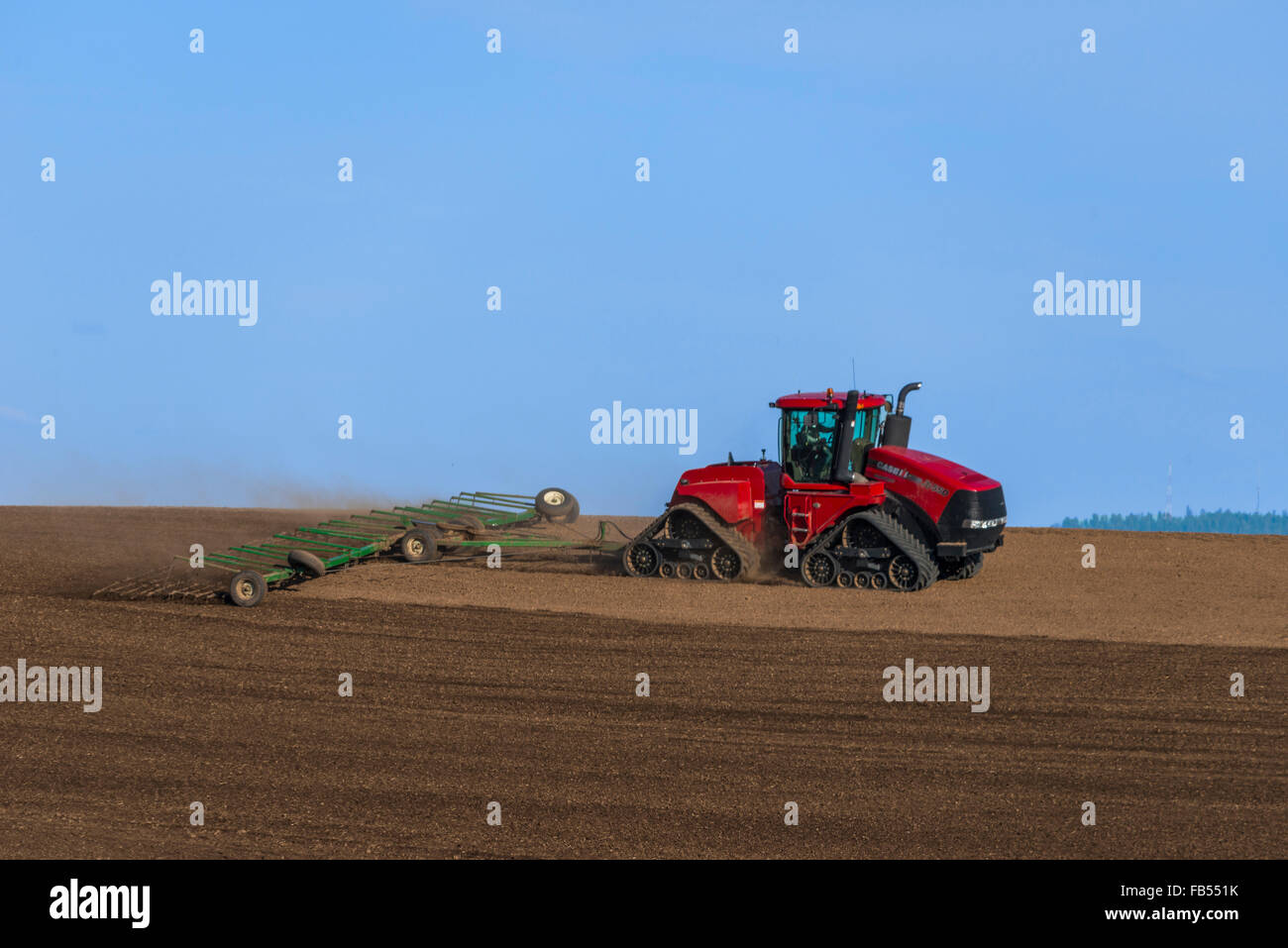case quadtrac tractor harrowing a garbanzo bean seedbed in the Palouse ...