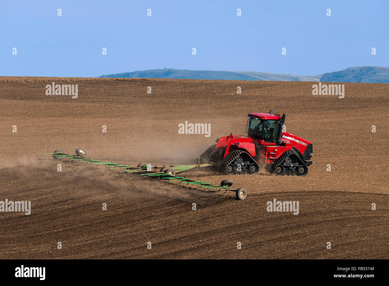 case quadtrac tractor harrowing a garbanzo bean seedbed in the Palouse ...