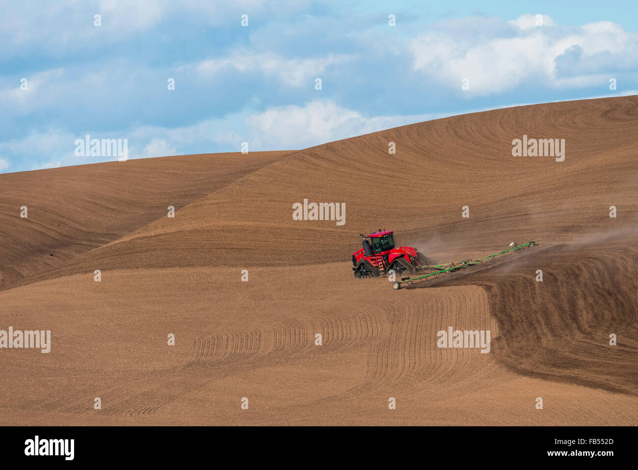 case quadtrac tractor harrowing a garbanzo bean seedbed in the Palouse ...