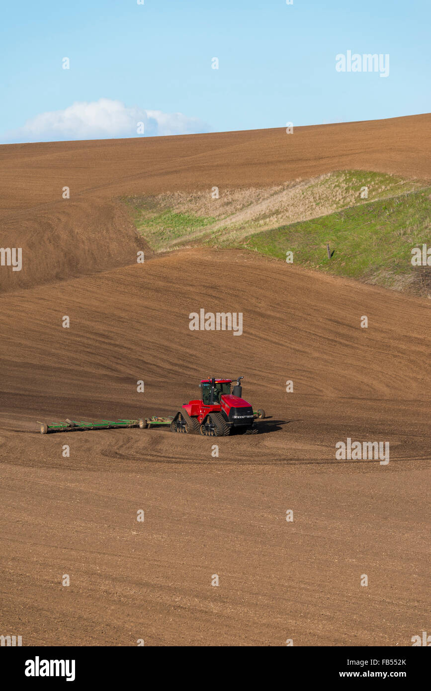 case quadtrac tractor harrowing a garbanzo bean seedbed in the Palouse ...