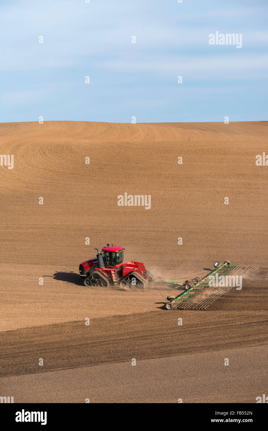 case quadtrac tractor harrowing a garbanzo bean seedbed in the Palouse ...