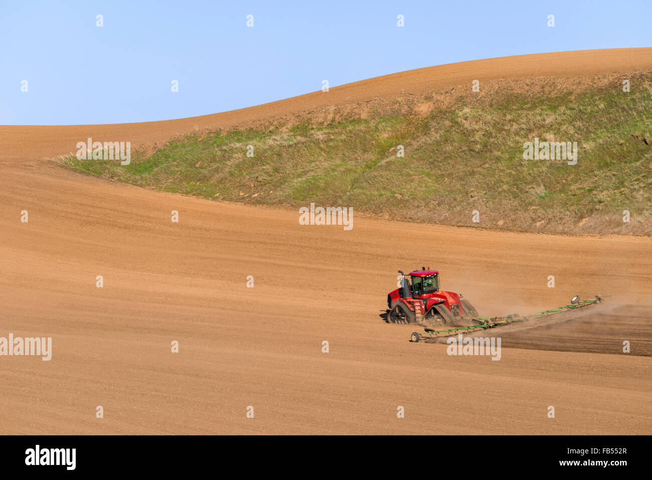 case quadtrac tractor harrowing a garbanzo bean seedbed in the Palouse ...