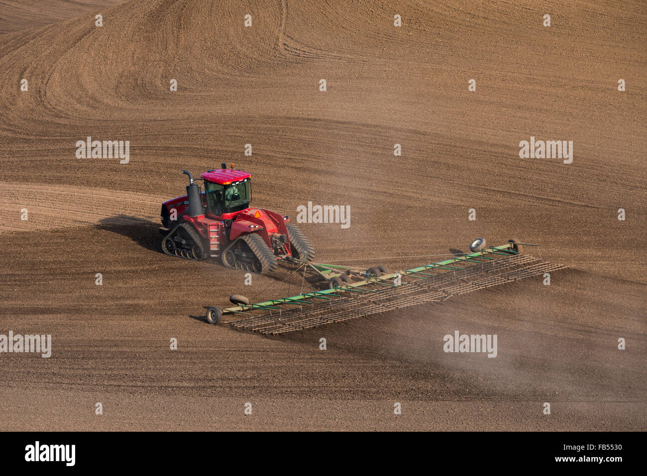 case quadtrac tractor harrowing a garbanzo bean seedbed in the Palouse ...