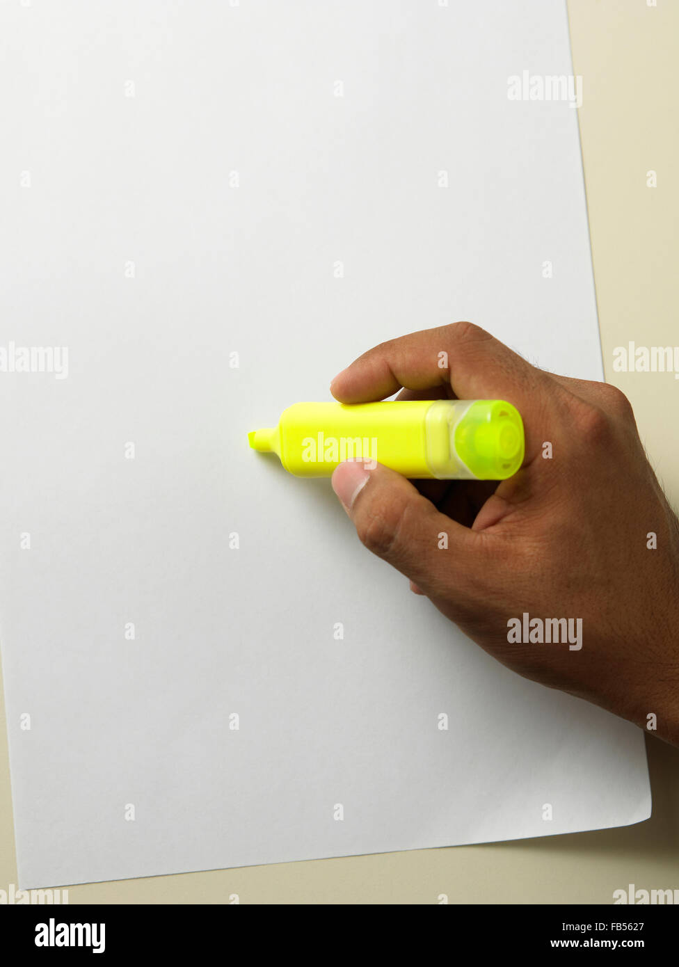 close up of hand holding a yellow highlighter Stock Photo - Alamy