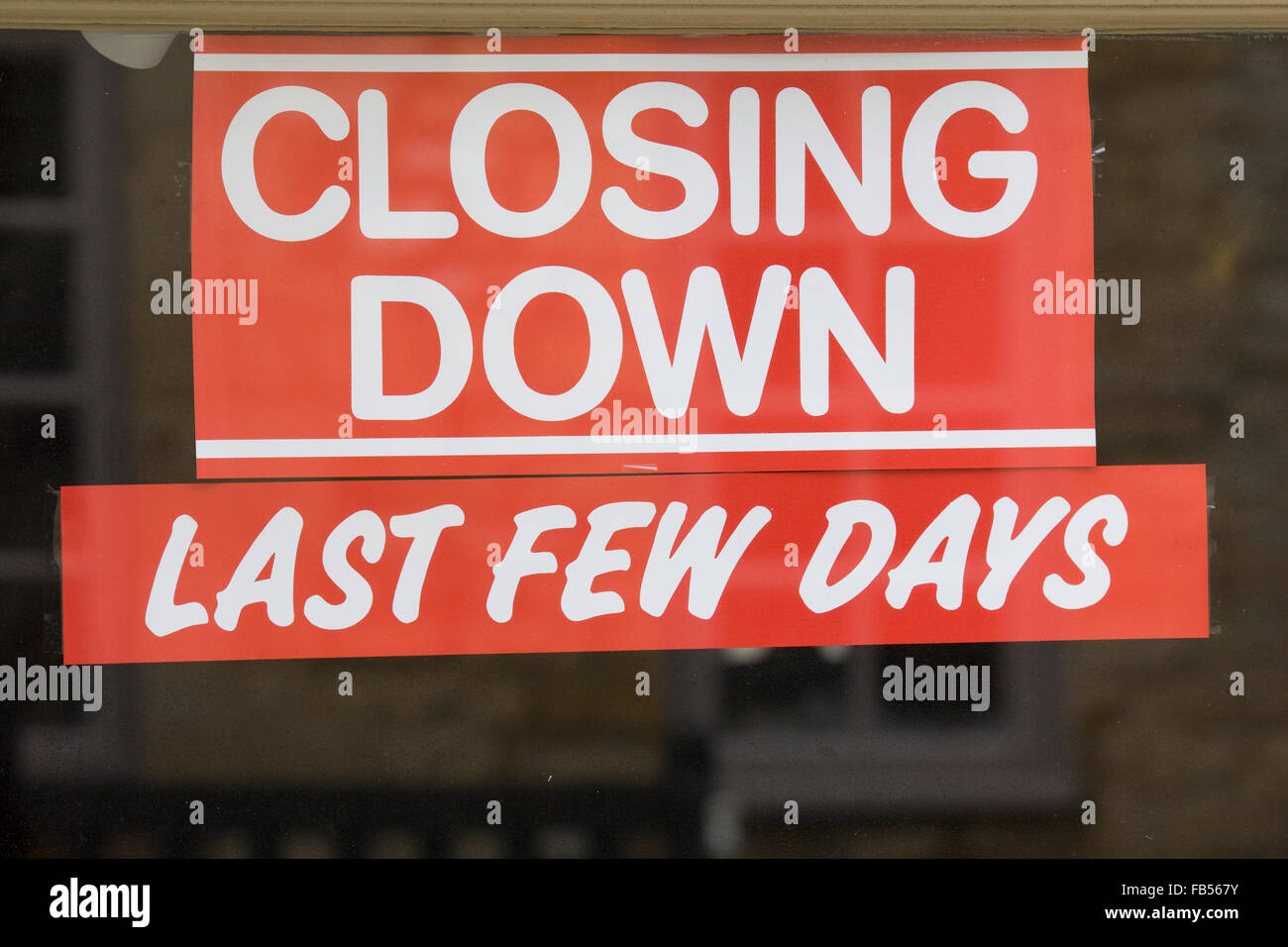 Closing down sign in a Shop window Stock Photo - Alamy