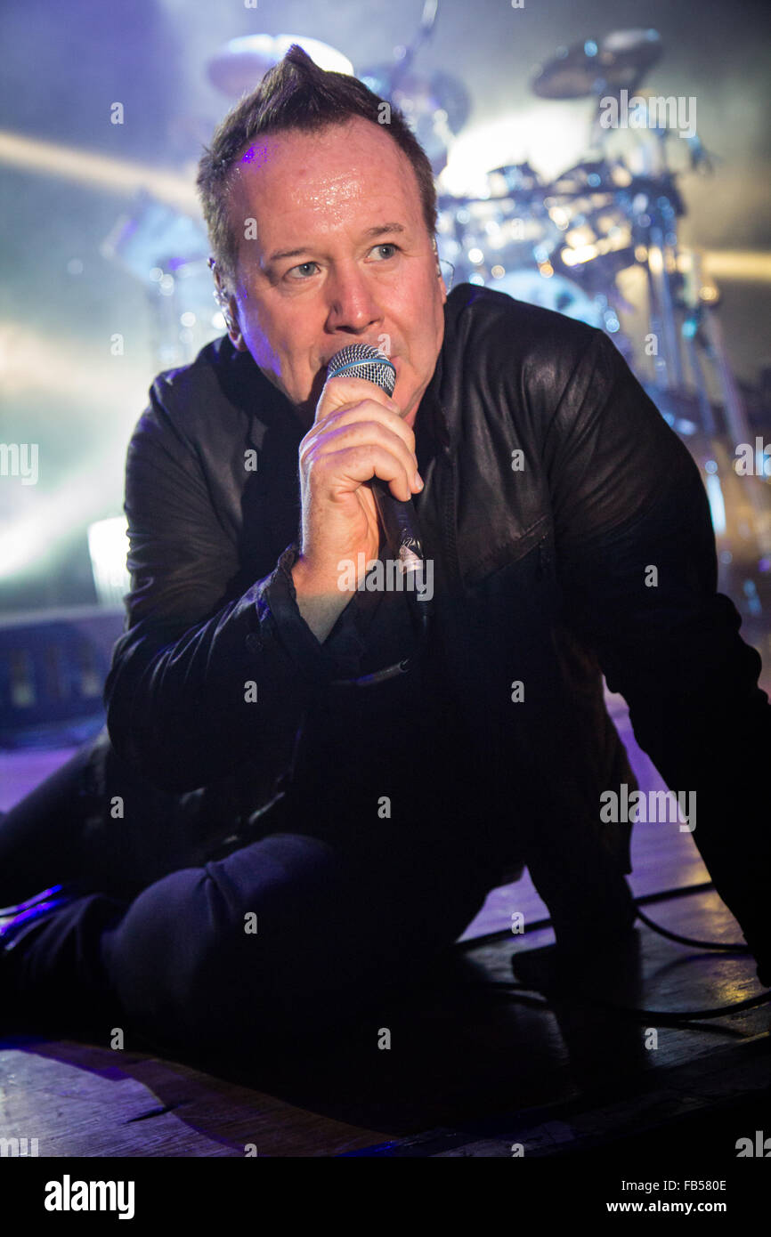 Charlie burchill simple minds hi-res stock photography and images - Alamy