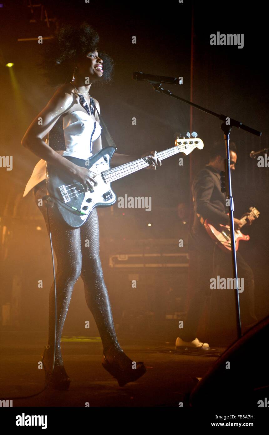Singer bassist shingai shoniwa hi-res stock photography and images - Alamy