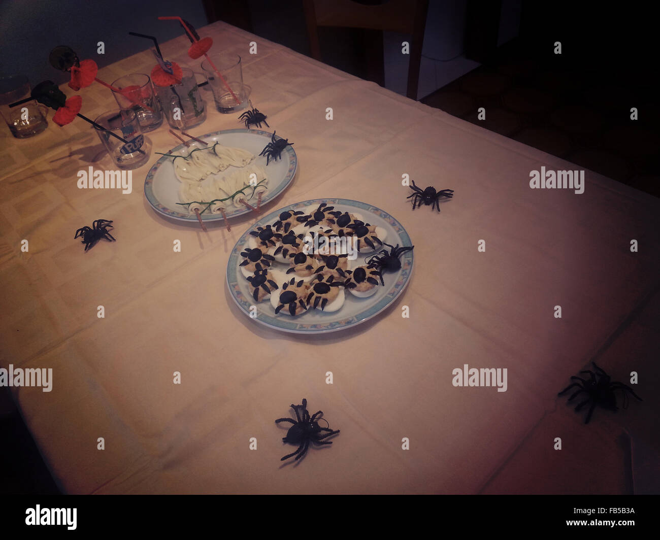 Halloween dinner table hi-res stock photography and images - Alamy