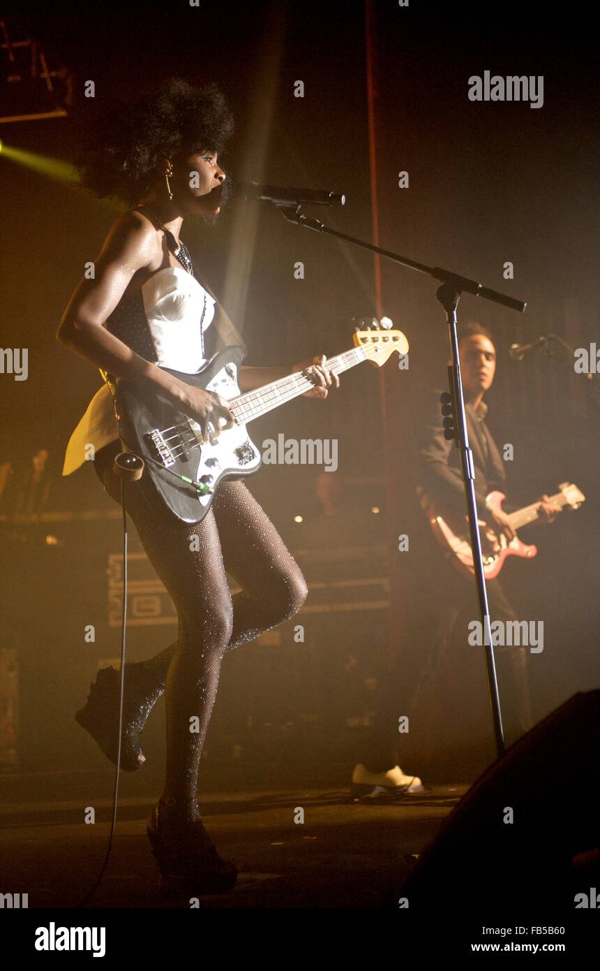 Singer bassist shingai shoniwa hi-res stock photography and images - Alamy