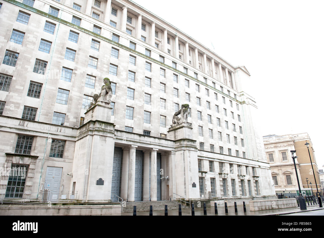 Ministry of defence building on whitehall hi-res stock photography and ...
