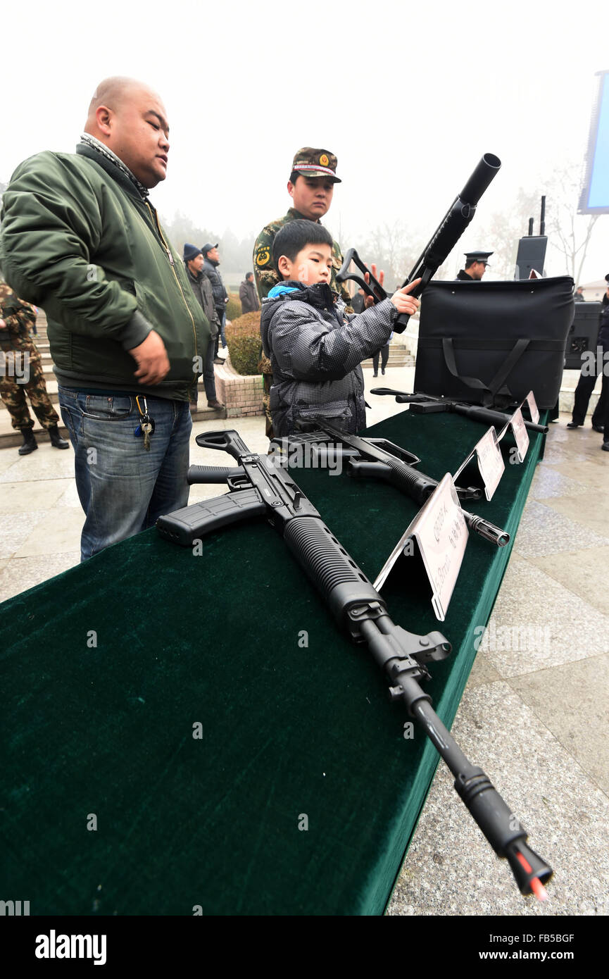 Henan china weapon hi-res stock photography and images - Alamy