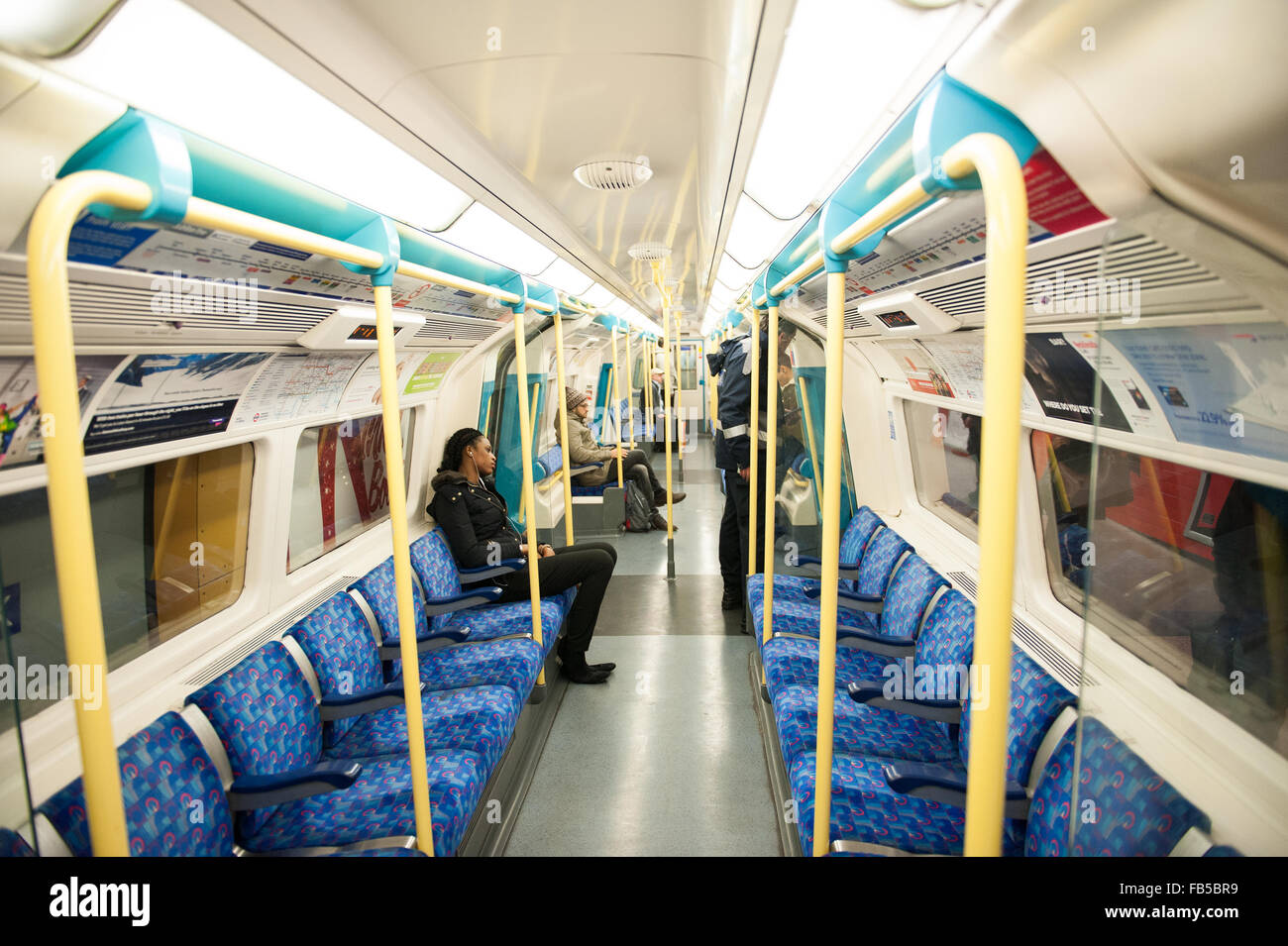 London underground tube carriage hi-res stock photography and images ...