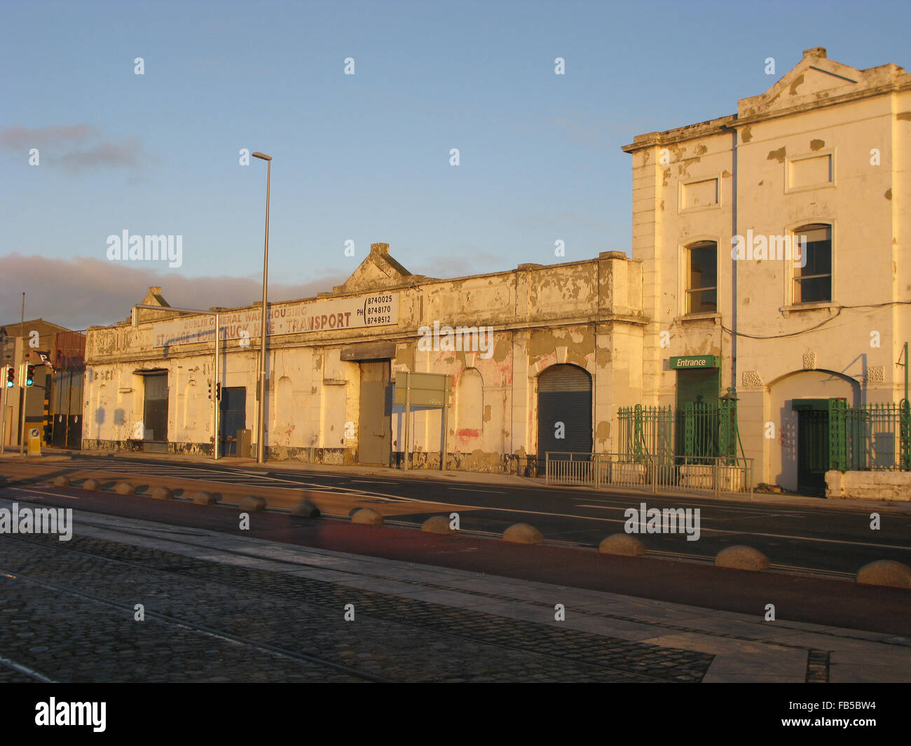 old building on Dublin quayside Ireland Stock Photo - Alamy
